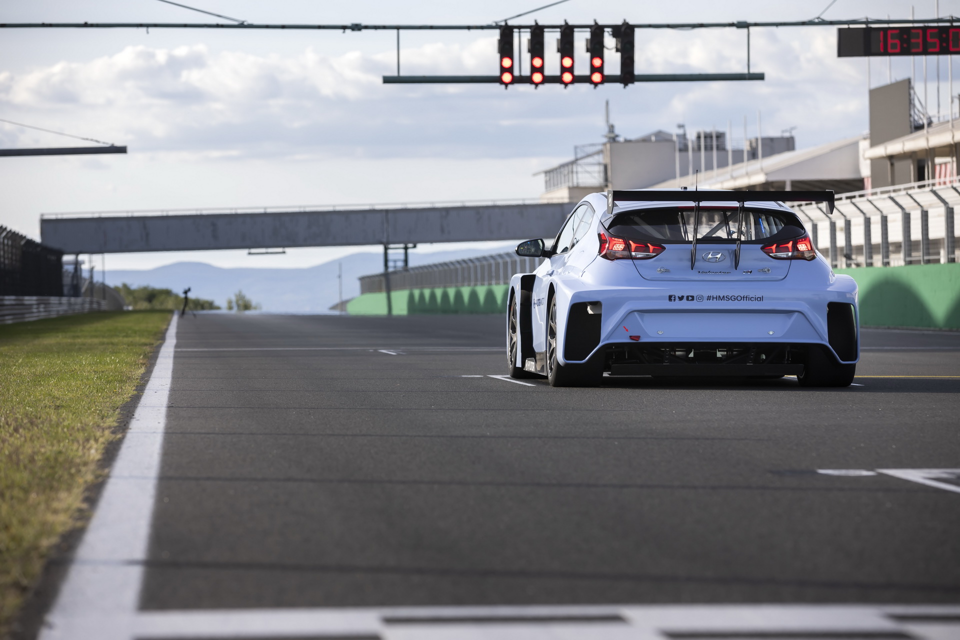 Hyundai Starts Real-Life Testing Of Electric Veloster N ETCR Racer ...