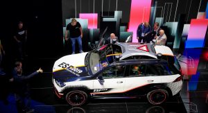 Mercedes' New Experimental Safety Vehicle Is The World's Most Clever ...