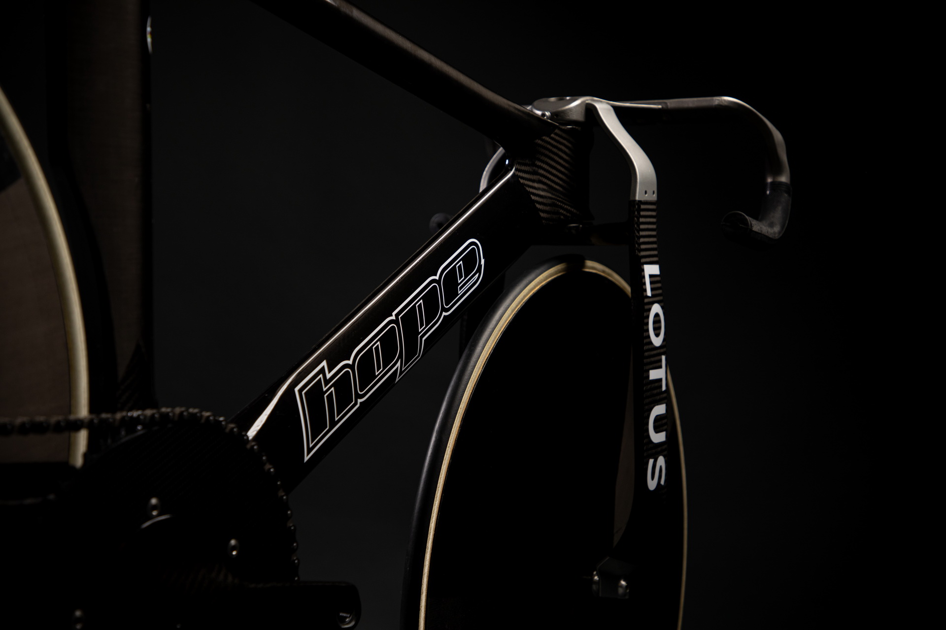 Lotus Designs Innovative Track Bike With Unique Front Fork | Carscoops