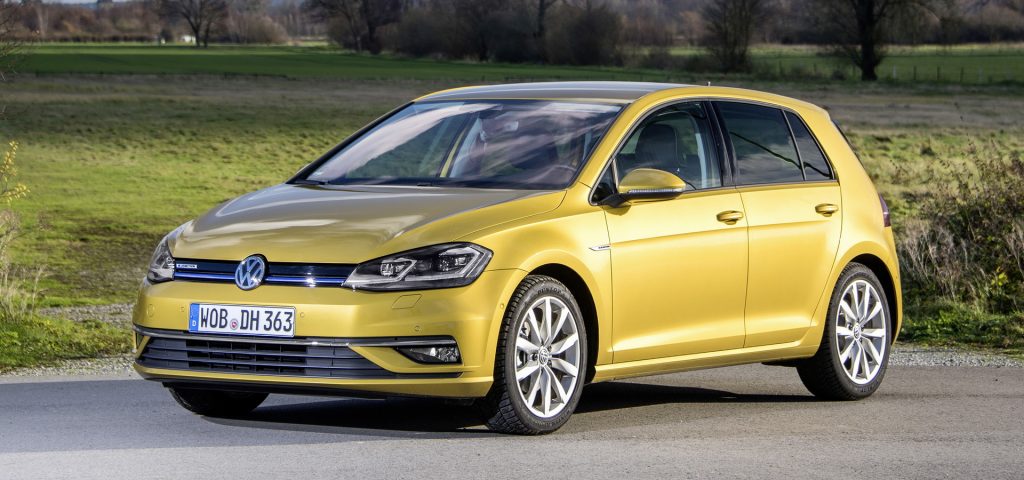 We Compare The 2020 VW Golf Mk8 To The Outgoing Golf Mk7 | Carscoops