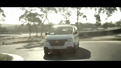 Hyundai Made An Awesome iMax N ‘Drift Bus’ With A 400 HP Twin-Turbo V6 ...