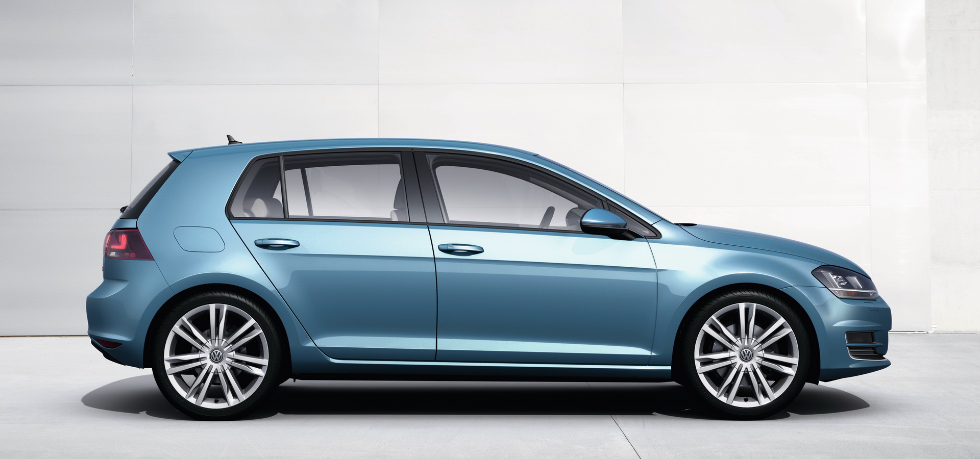 We Compare The 2020 VW Golf Mk8 To The Outgoing Golf Mk7 | Carscoops