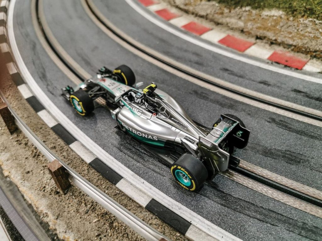 Admit It, This Massive 1:32 Scale F1 Slot Car Race Track Is What You ...