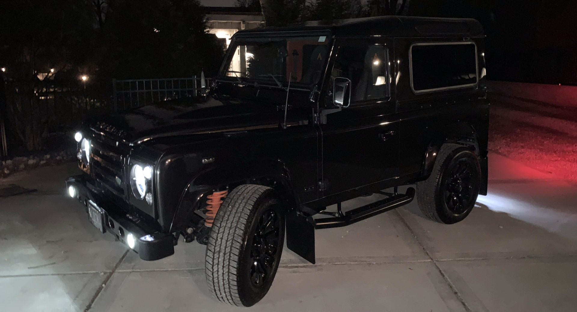 This 1988 Modded Land Rover Defender Is Ruggedness At Its Best | Carscoops