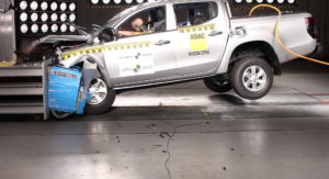 2019 Mitsubishi L200 With No Airbags Gets Crash-Tested Into ZERO Star ...