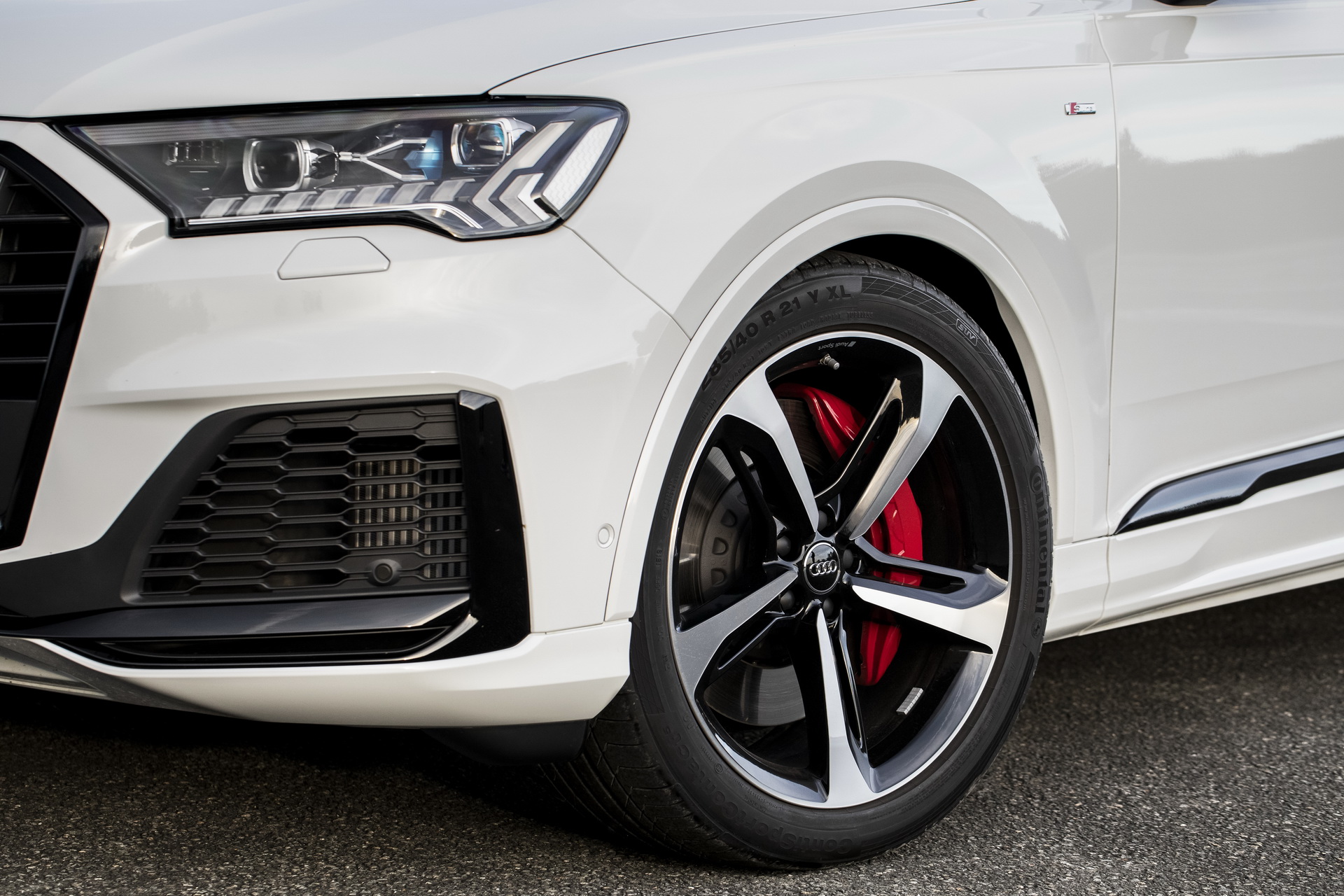 Audi Plugs Q7 Into A New Era With Up To 450 HP And Up To 27 Miles Of EV ...