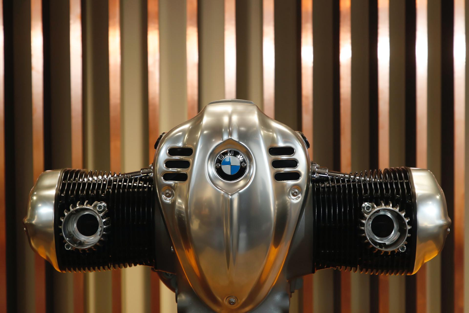 BMW Motorrad’s New 1.8L “Big Boxer” Engine Looks Like A Star Wars ...
