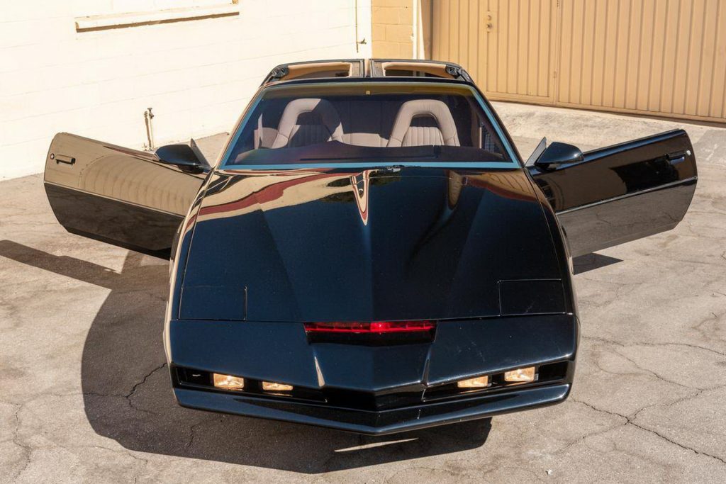 George Barris’ Knight Rider KITT Replica Looks Like Loads Of Fun And ...