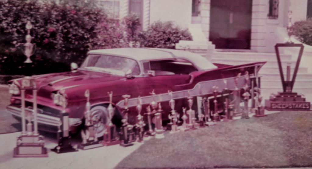 Barris Kustom’s 1955 Chevrolet Aztec Hot Rod Is Undeniably Bonkers ...