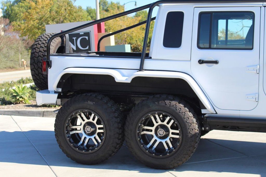 This Six-Wheeled Jeep Wrangler Is All About Show, But It’ll Still Cost ...