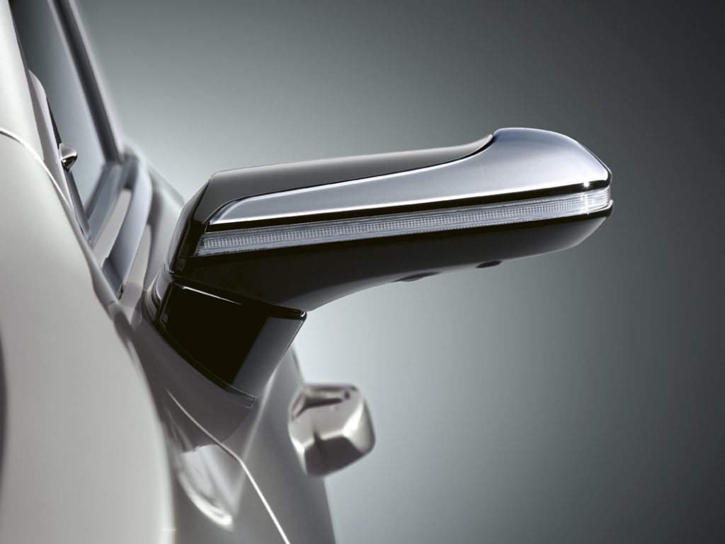 Europe: Lexus ES Drops Traditional Side Mirrors In Favor Of Cameras ...