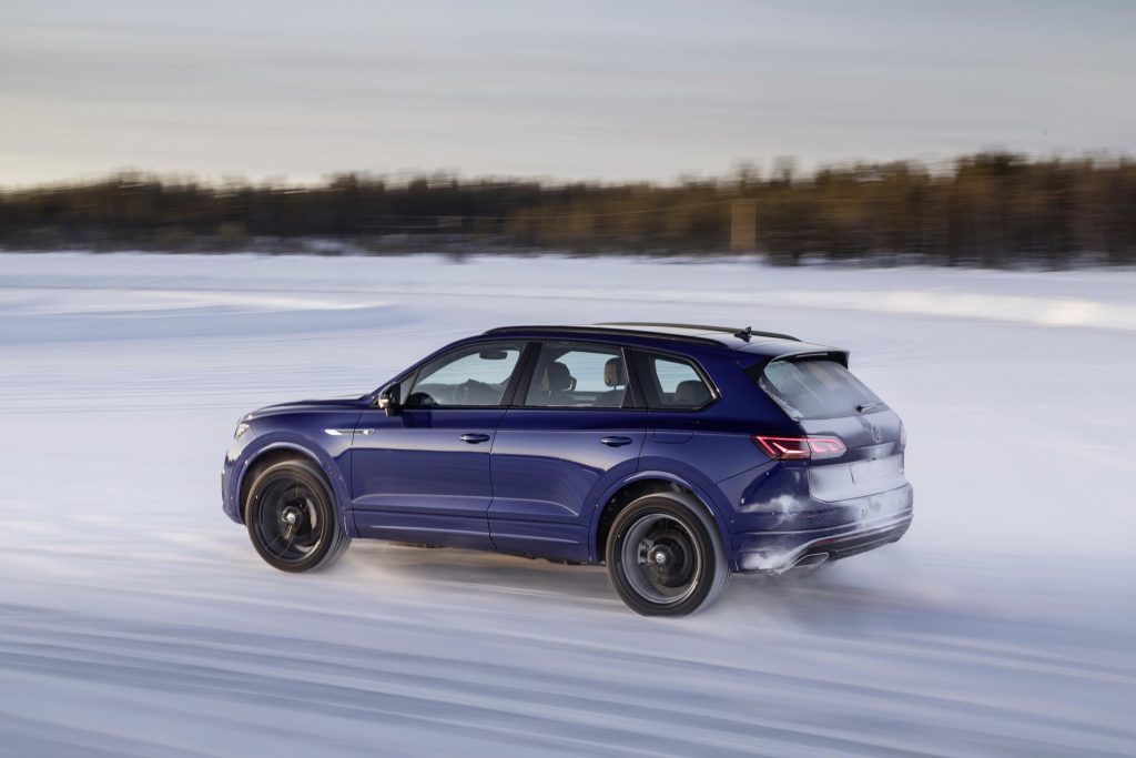 Volkswagen Touareg R Is A 455 HP Plug-In Hybrid Super SUV | Carscoops