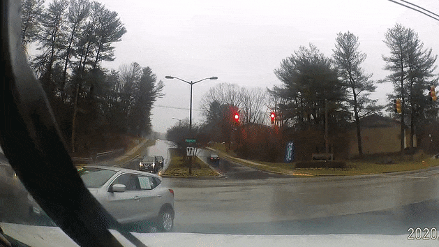 Speeding Toyota Sienna Crashes After Seemingly Going Through Red Light ...