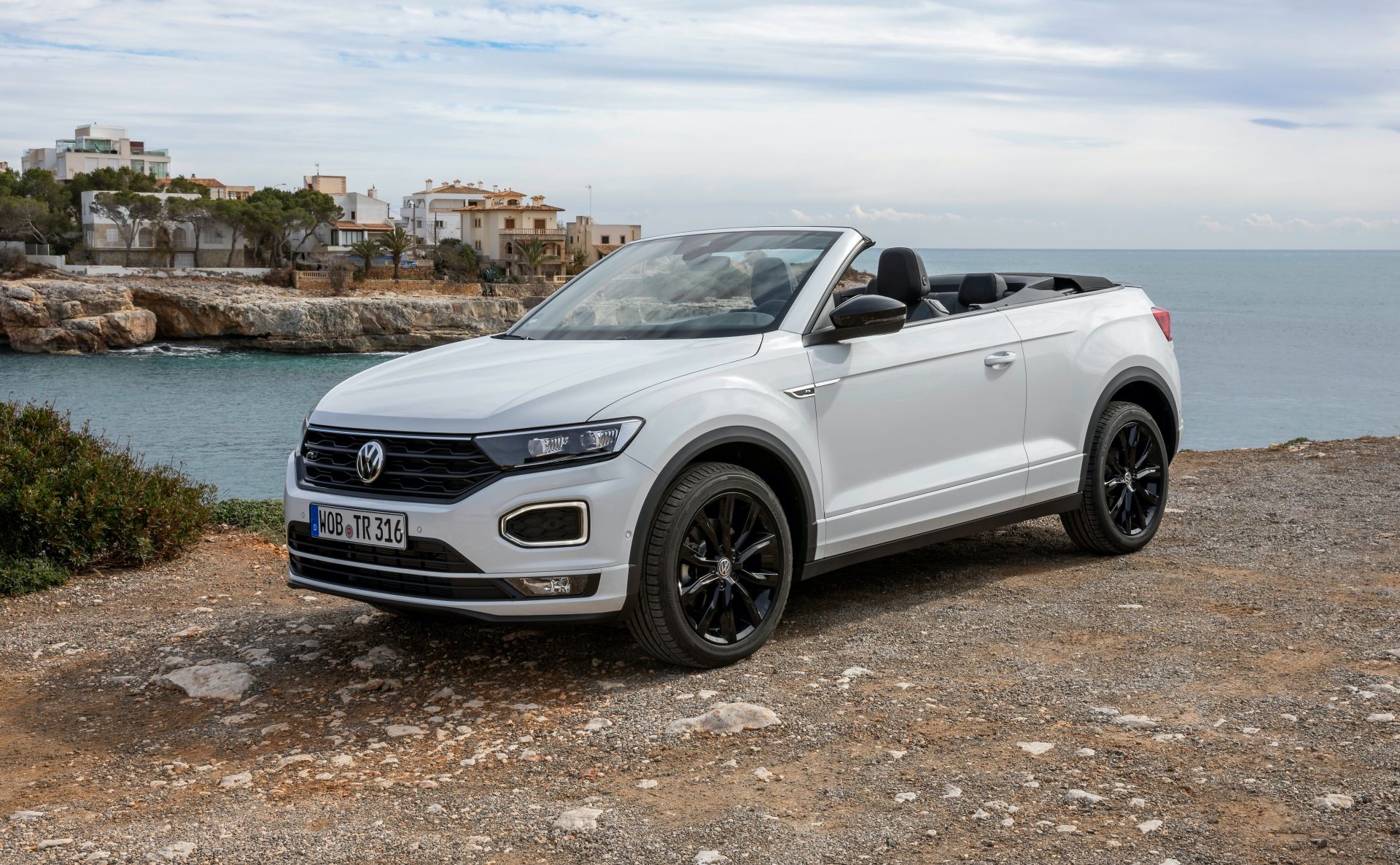VW T-Roc Cabriolet: High-Riding Golf Convertible Successor Overexposed ...