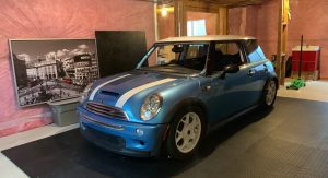 This Guy Turned A MINI Cooper S Into A Racing Simulator For His ...