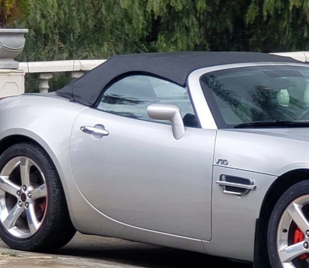 A Pontiac Solstice That Thinks It’s A V10 Shelby Cobra Innovation ...