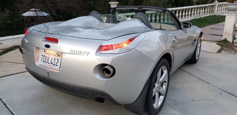 A Pontiac Solstice That Thinks It’s A V10 Shelby Cobra Innovation ...