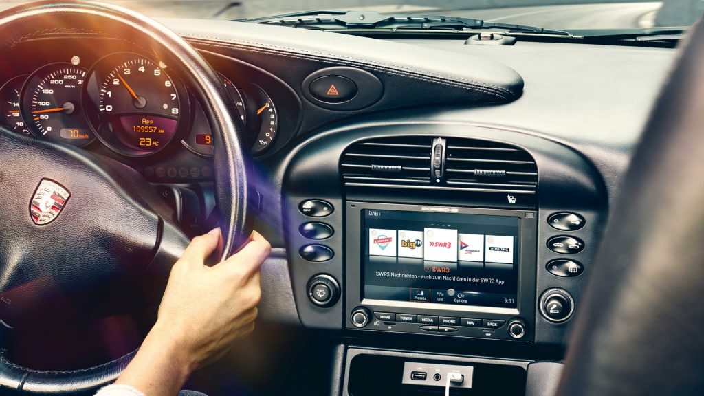 Porsche Classic Brings Modern Infotainment Systems And Apple CarPlay To ...