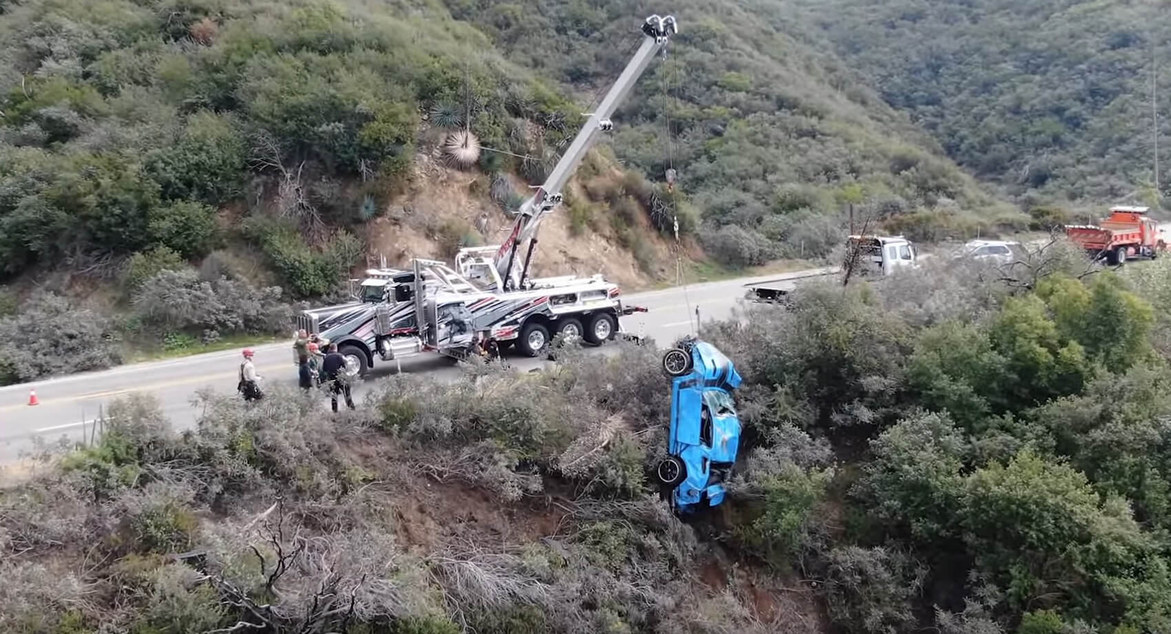 Watch A Ford Mustang Boss 302 Get Recovered After Plunging Off A Cliff ...