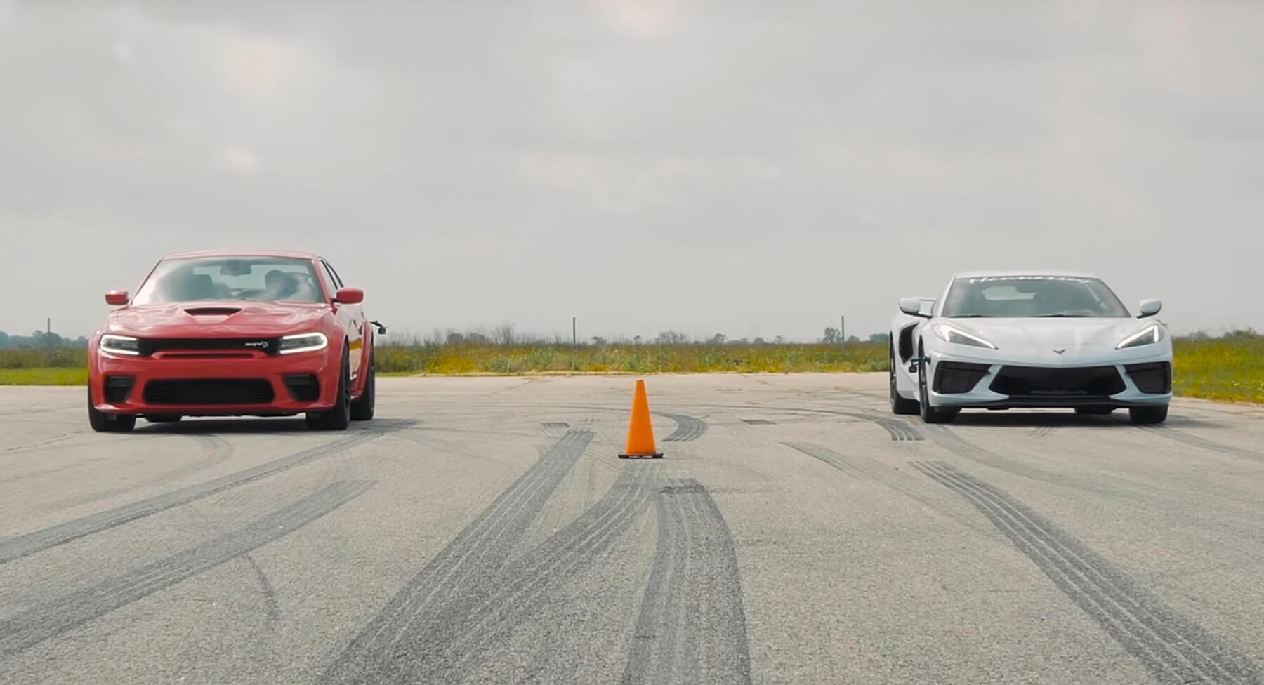All American V8 Brawl: Dodge Charger Hellcat Widebody Vs New Corvette ...