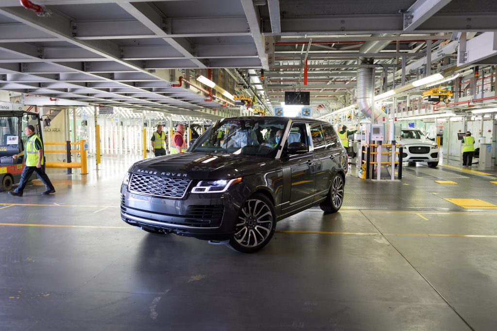 First Range Rover Made Under Social Distancing Guidelines Rolls Off The ...
