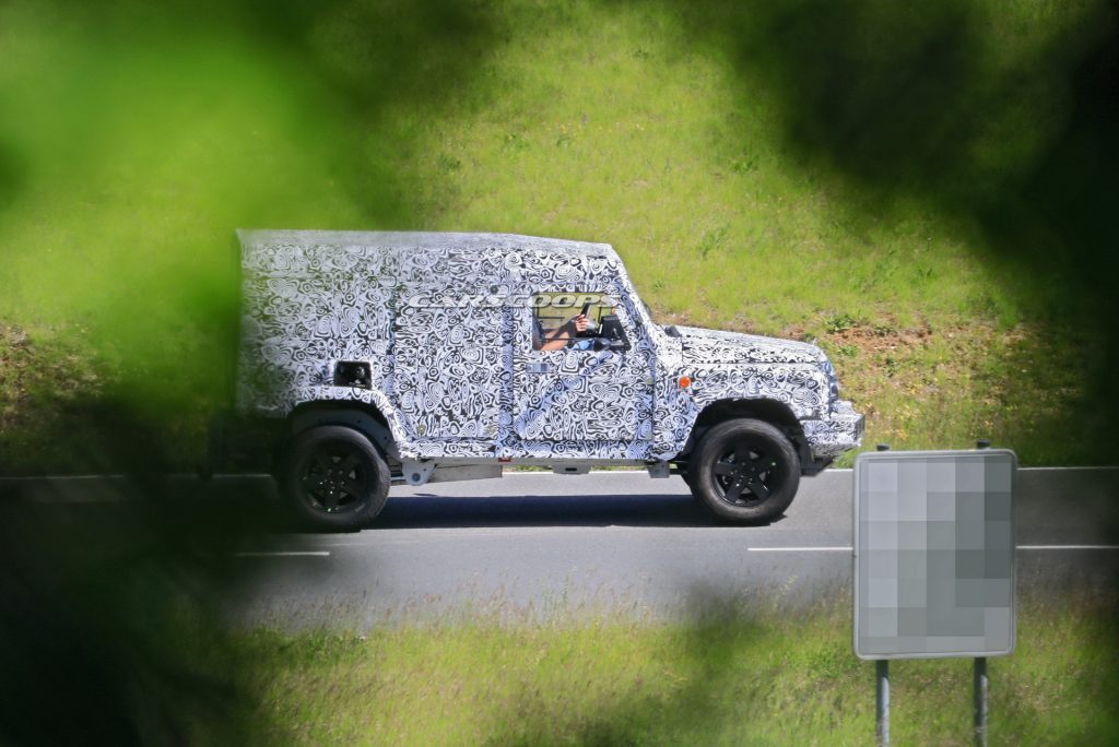 Defender-Inspired INEOS Grenadier Off-Roader Makes Its Spy Debut ...