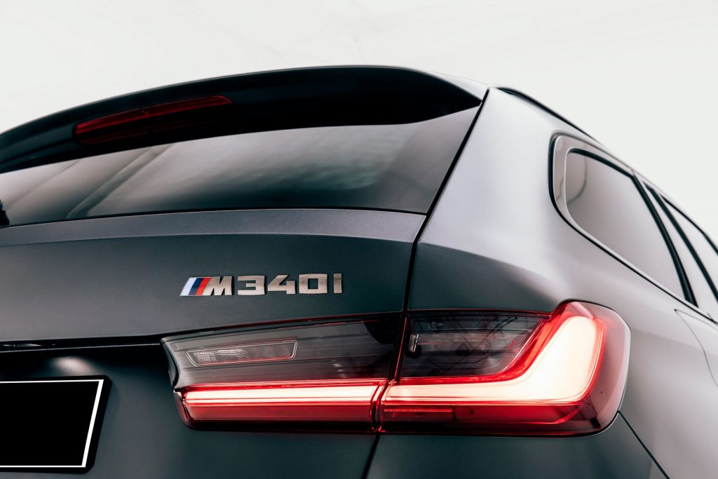 BMW M340i xDrive Touring First Edition Shows Optional Laser Lights ...