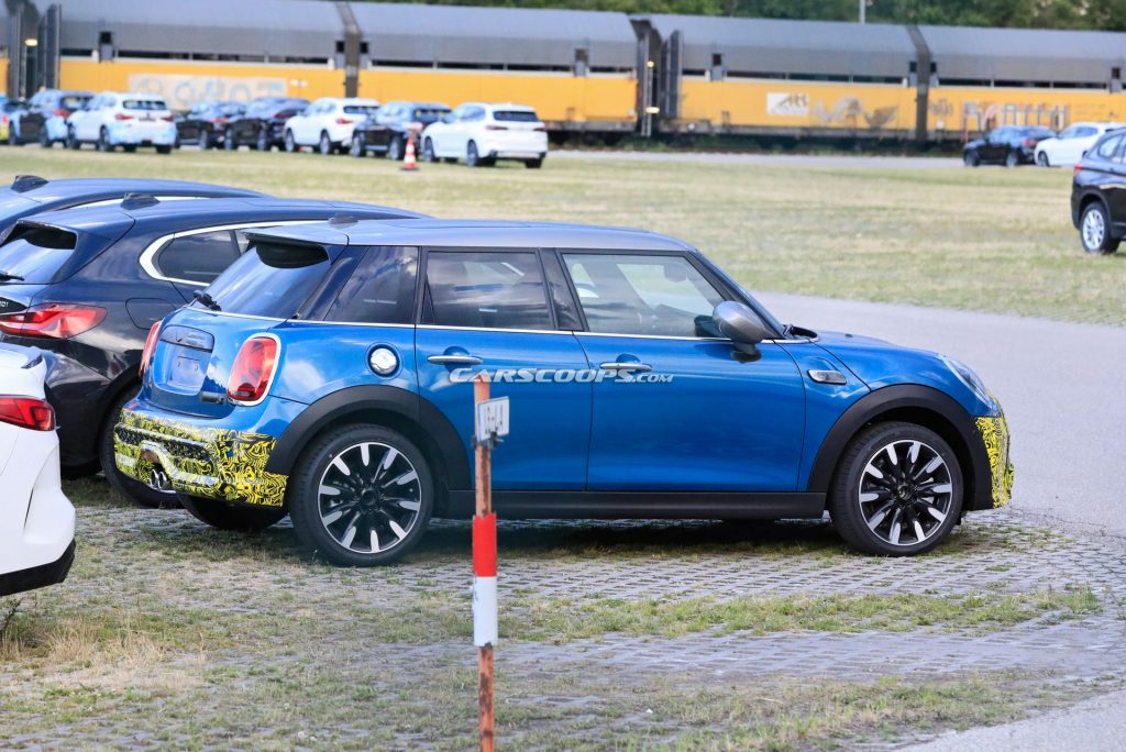 Facelifted MINI Cooper S Plug-In Hybrid Looks Very Familiar | Carscoops