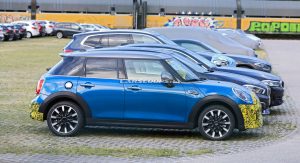 Facelifted MINI Cooper S Plug-In Hybrid Looks Very Familiar | Carscoops