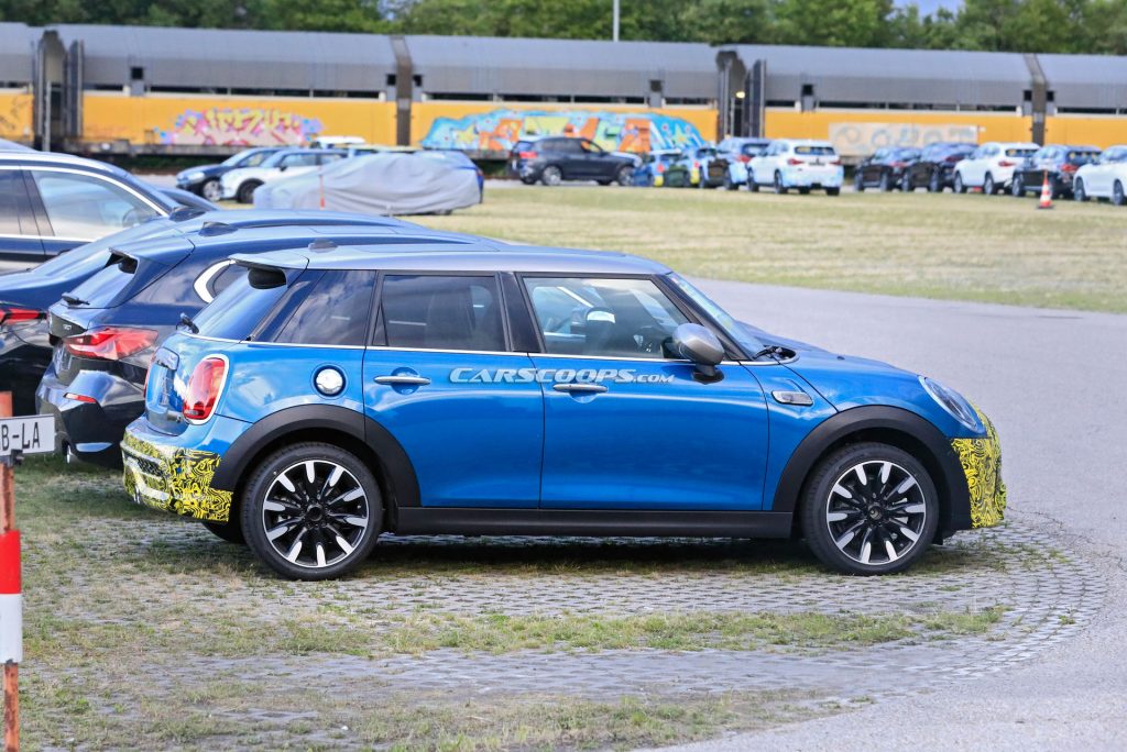 Facelifted MINI Cooper S Plug-In Hybrid Looks Very Familiar | Carscoops
