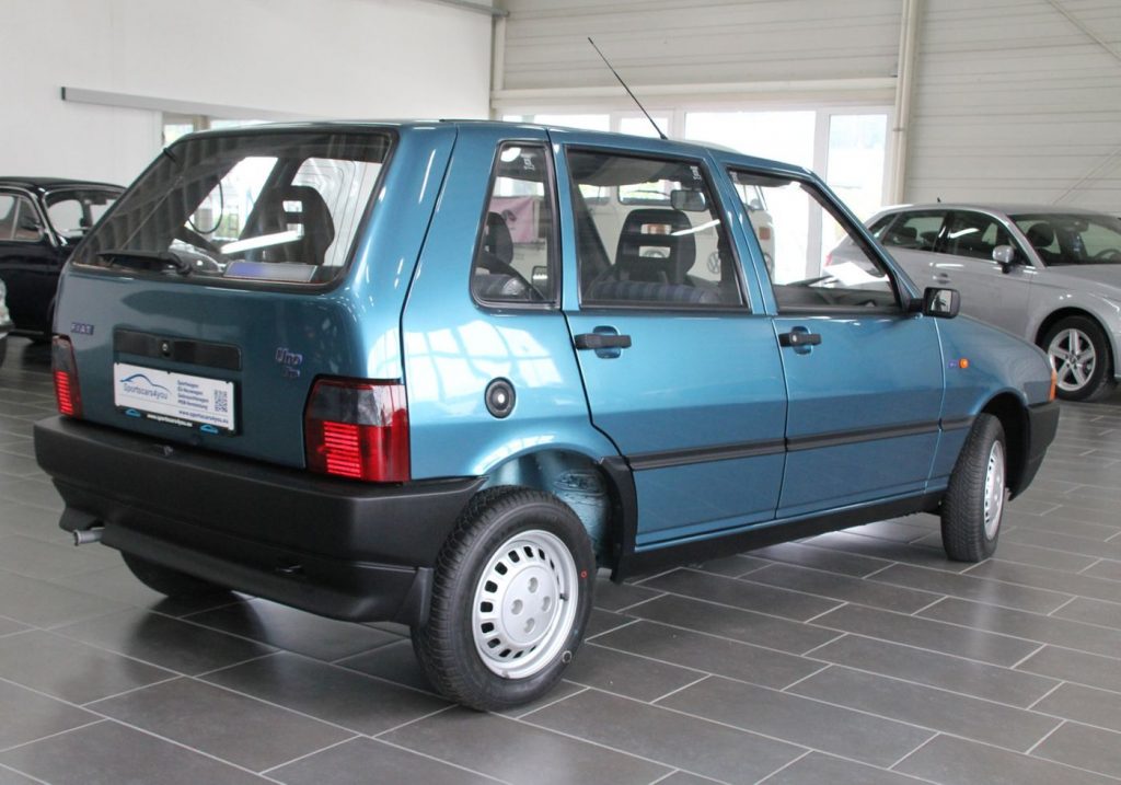 1996 Fiat Uno Travels Through Time, Reaches 2020 With Just 560 Miles On ...