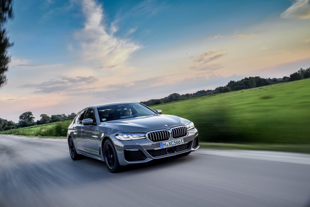 New 2021 BMW 545e xDrive Hybrid Plugs-in To A Turbocharged Straight-Six ...