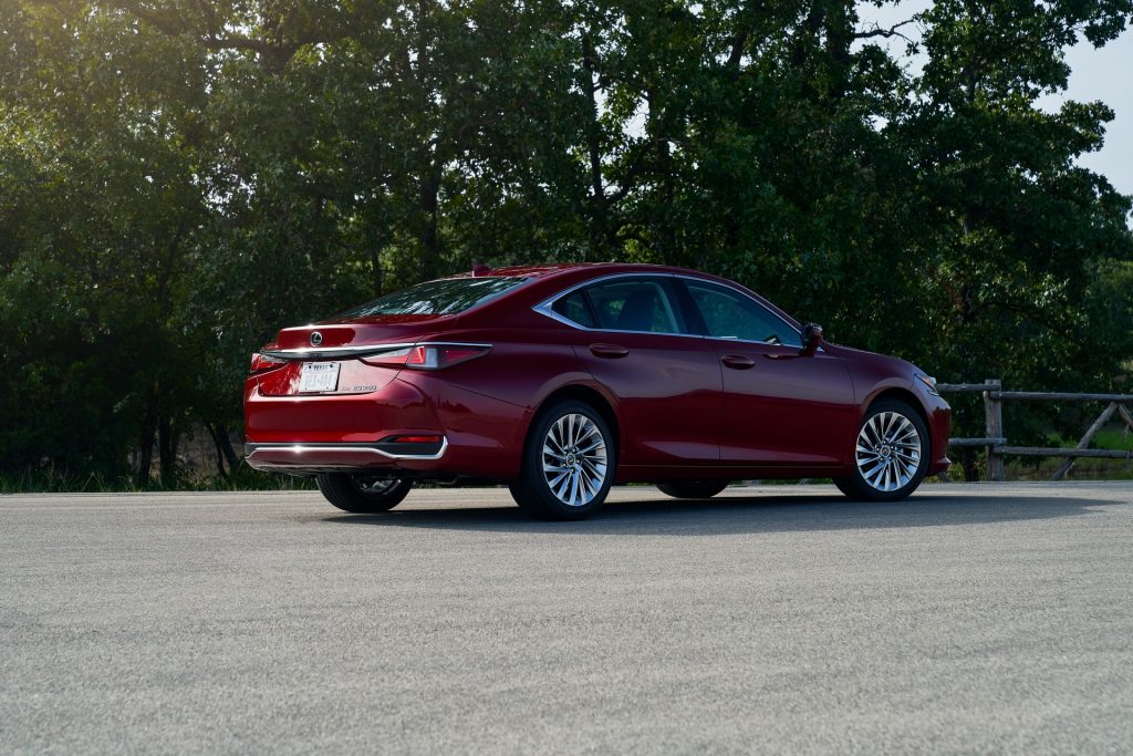 2021 Lexus ES Gains All-Wheel Drive And New Black Line Special Edition ...