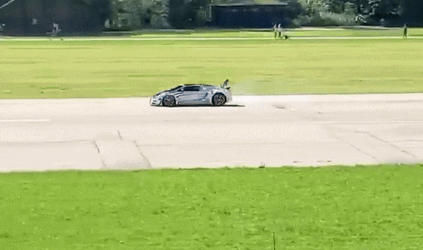 Lamborghini Vs Bugatti Street Race