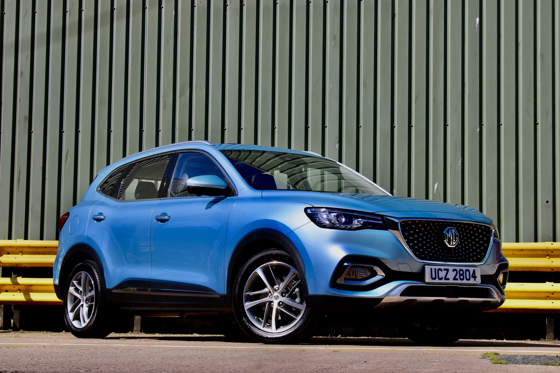 MG Unveils HS Plug-In Hybrid SUV, Priced From £29,995 | Carscoops
