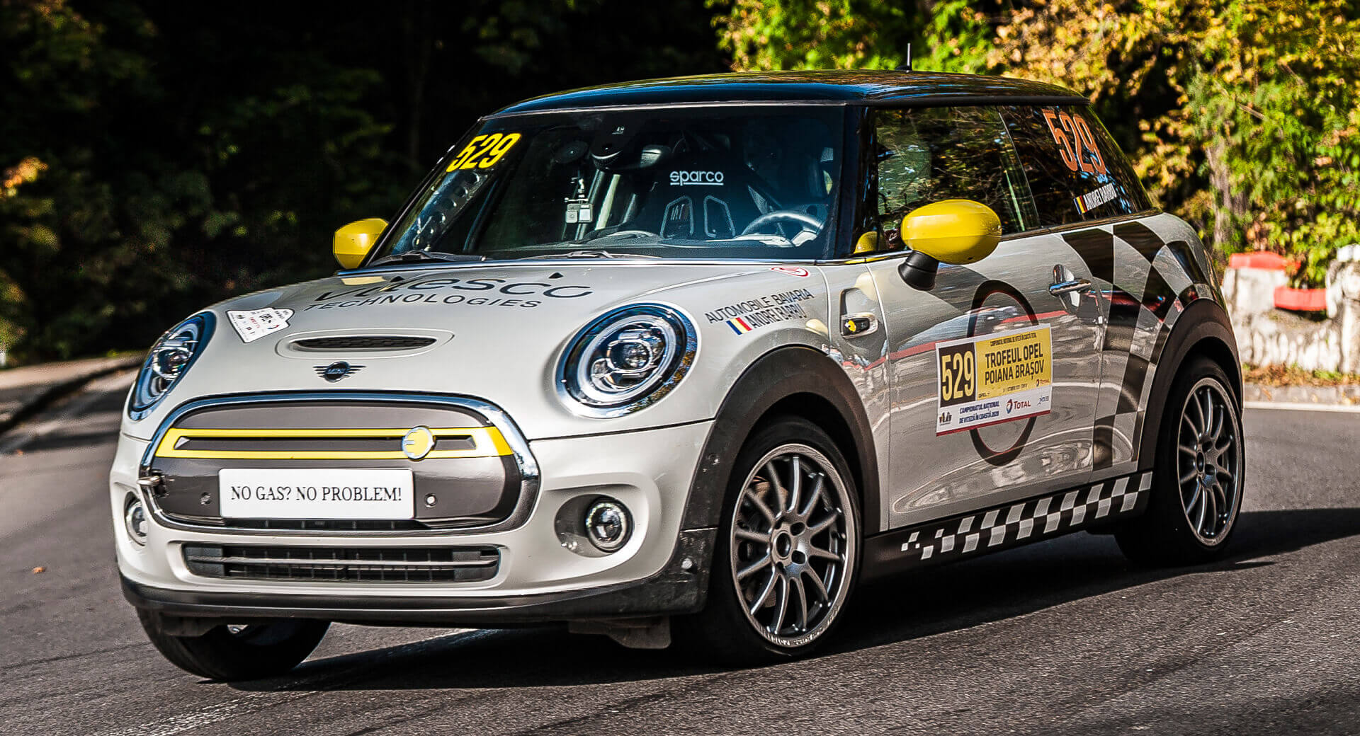 MINI Cooper SE Electric Hatchback Makes Its Rallying Debut Carscoops