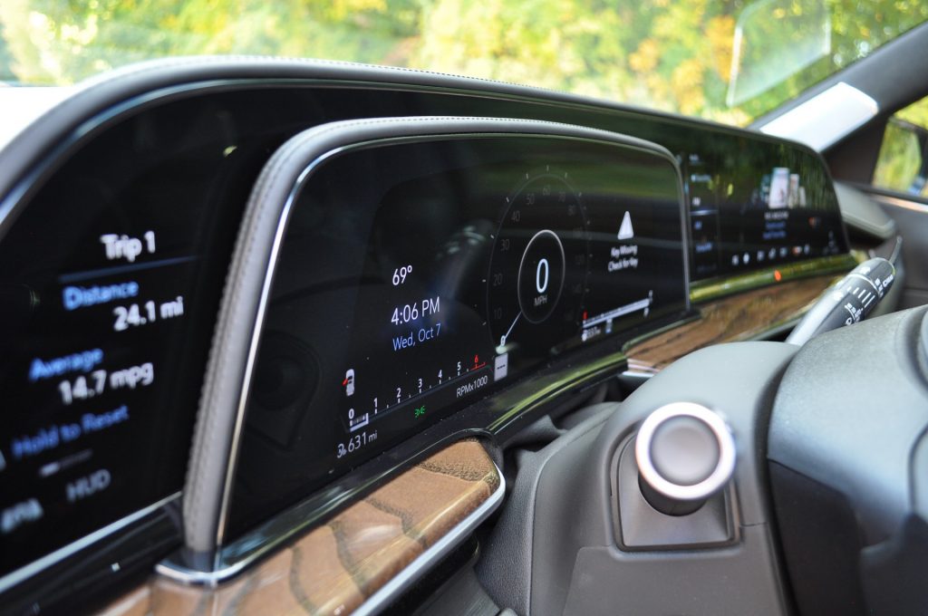 We Take A Hands On Look At The 2021 Cadillac Escalade’s Massive Curved ...