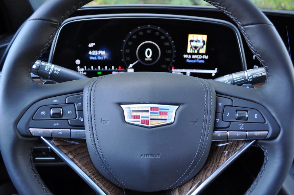 We Take A Hands On Look At The 2021 Cadillac Escalade’s Massive Curved ...