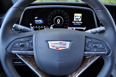 We Take A Hands On Look At The 2021 Cadillac Escalade’s Massive Curved ...