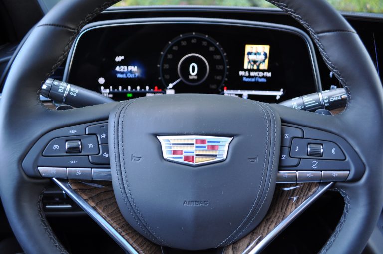 We Take A Hands On Look At The 2021 Cadillac Escalade’s Massive Curved ...