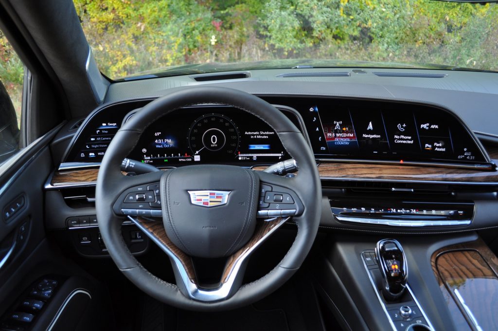 We Take A Hands On Look At The 2021 Cadillac Escalade’s Massive Curved ...