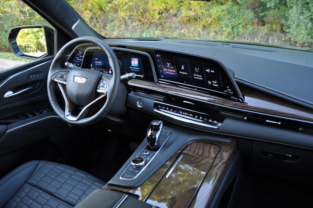 We Take A Hands On Look At The 2021 Cadillac Escalade’s Massive Curved ...