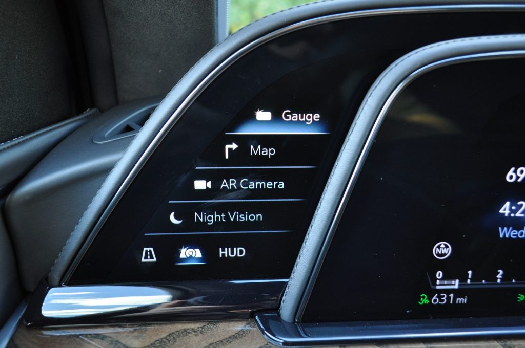 We Take A Hands On Look At The 2021 Cadillac Escalade’s Massive Curved ...