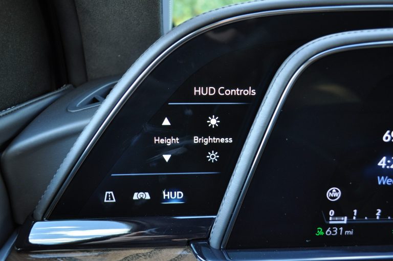 We Take A Hands On Look At The 2021 Cadillac Escalade’s Massive Curved ...