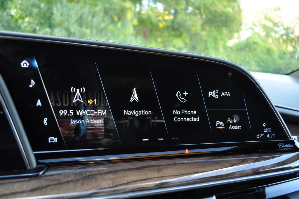 We Take A Hands On Look At The 2021 Cadillac Escalade’s Massive Curved ...