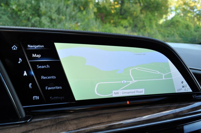 We Take A Hands On Look At The 2021 Cadillac Escalade’s Massive Curved ...