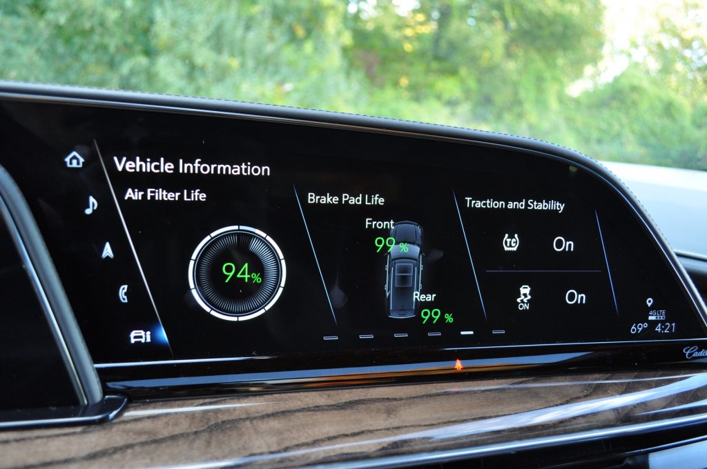 We Take A Hands On Look At The 2021 Cadillac Escalade’s Massive Curved ...