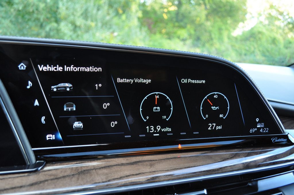 We Take A Hands On Look At The 2021 Cadillac Escalade’s Massive Curved ...