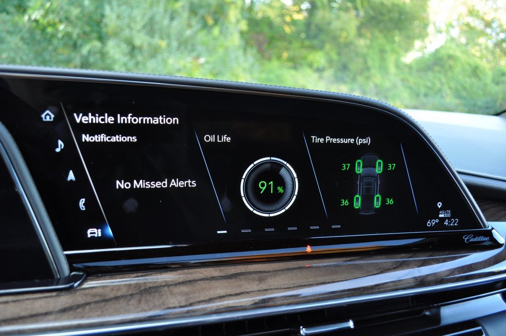 We Take A Hands On Look At The 2021 Cadillac Escalade’s Massive Curved ...