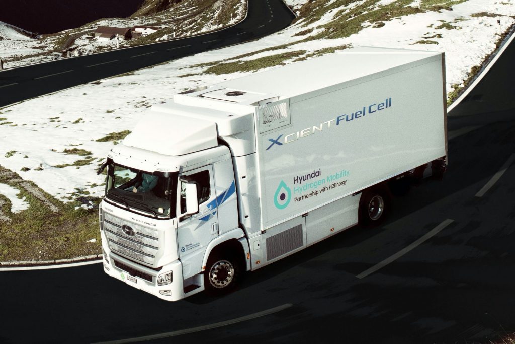 Hyundai Xcient Debuts As The World’s First Mass-Produced Fuel Cell ...
